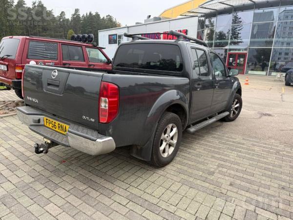 Grey Nissan Navara 2006 in Ogre, with an engine capacity of 2.50 L and mileage of 179 thousand km for 3750 €, photo 4 on AUTOMOTO.COM.LV
