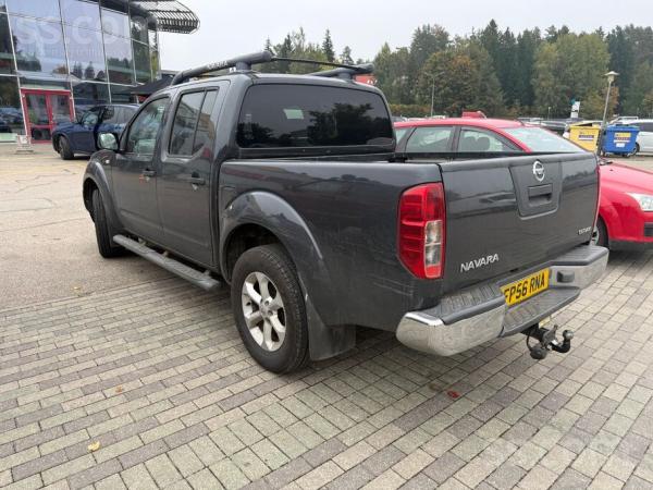 Grey Nissan Navara 2006 in Ogre, with an engine capacity of 2.50 L and mileage of 179 thousand km for 3750 €, photo 5 on AUTOMOTO.COM.LV