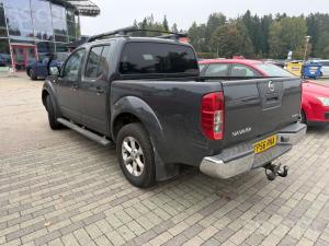 Grey Nissan Navara 2006 in Ogre, with an engine capacity of 2.50 L and mileage of 179 thousand km for 3750 €, photo 5 on AUTOMOTO.COM.LV