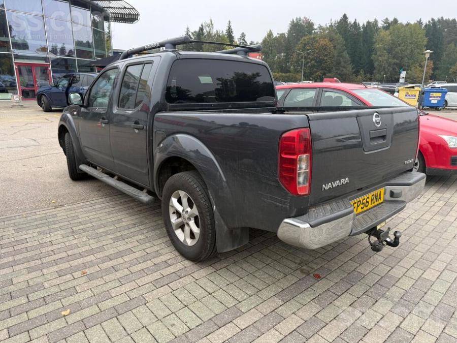 Grey Nissan Navara 2006 in Ogre, with an engine capacity of 2.50 L and mileage of 179 thousand km for 3750 €, photo 5 on AUTOMOTO.COM.LV