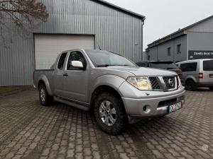 Pelēks Nissan Navara 2007 Panevēža, ar dzinēja tilpumu 2.50 L un nobraukumu 227 tūkst. km par 4199 €, foto  vietnē AUTOMOTO.COM.LV