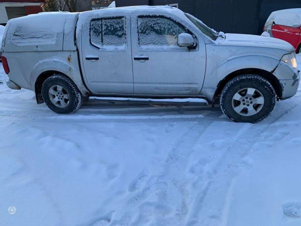 Pelēks Nissan Navara 2007 Rīga, ar dzinēja tilpumu 2.49 L un nobraukumu 220 tūkst. km par 4750 €, foto 4 vietnē AUTOMOTO.COM.LV