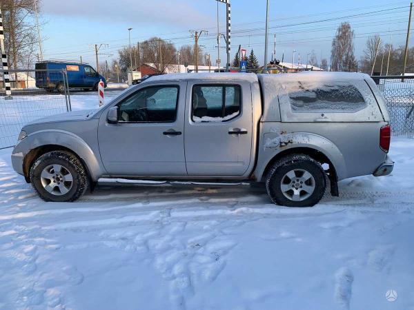 Pelēks Nissan Navara 2007 Rīga, ar dzinēja tilpumu 2.49 L un nobraukumu 220 tūkst. km par 4750 €, foto 5 vietnē AUTOMOTO.COM.LV