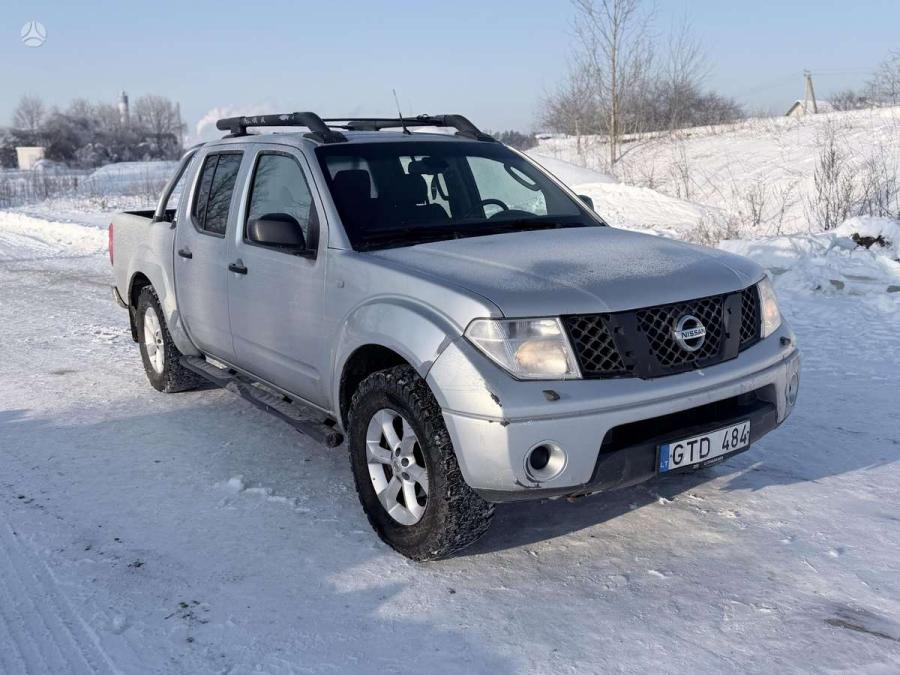 Grey Nissan Navara 2007 in Vilnius, with an engine capacity of 2.49 L and mileage of 350 thousand km for 4350 €, photo 2 on AUTOMOTO.COM.LV