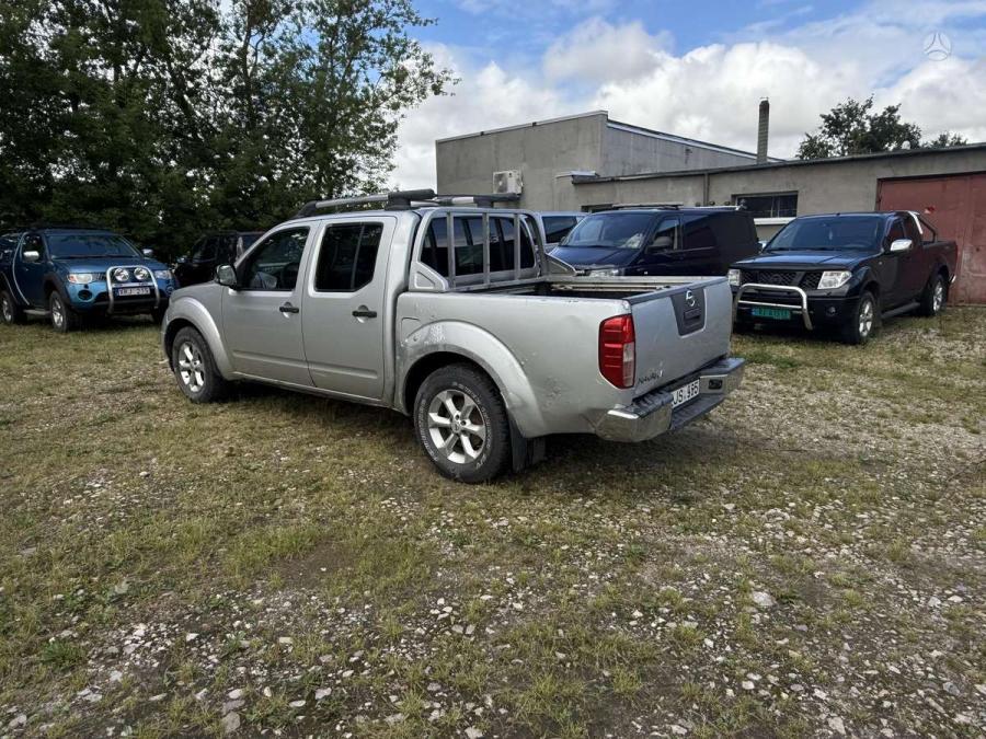 Pelēks Nissan Navara 2007 Pasvalys, ar dzinēja tilpumu 2.50 L un nobraukumu 265 tūkst. km par 4999 €, foto 5 vietnē AUTOMOTO.COM.LV