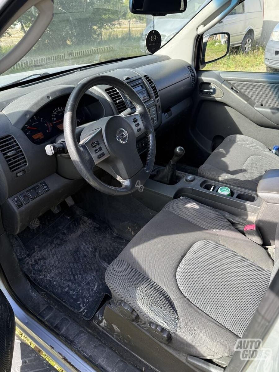 Pelēks Nissan Navara 2007 Pasvalys, ar dzinēja tilpumu 2.50 L un nobraukumu 285 tūkst. km par 4999 €, foto 7 vietnē AUTOMOTO.COM.LV