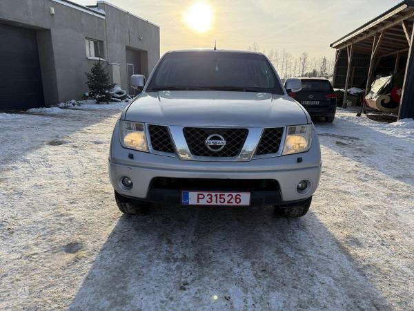 Pelēks Nissan Navara 2008 Pasvalys, ar dzinēja tilpumu 2.50 L un nobraukumu 315 tūkst. km par 5499 €, foto 2 vietnē AUTOMOTO.COM.LV
