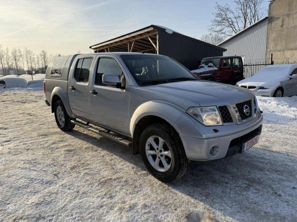 Pelēks Nissan Navara 2008 Pasvalys, ar dzinēja tilpumu 2.50 L un nobraukumu 315 tūkst. km par 5499 €, foto 3 vietnē AUTOMOTO.COM.LV