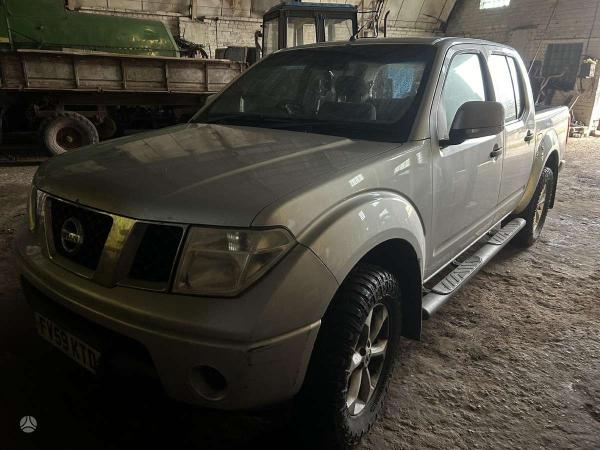 Grey Nissan Navara 2009 in Raseiniai, with an engine capacity of 2.50 L and mileage of 230 thousand km for 4200 €, photo 1 on AUTOMOTO.COM.LV
