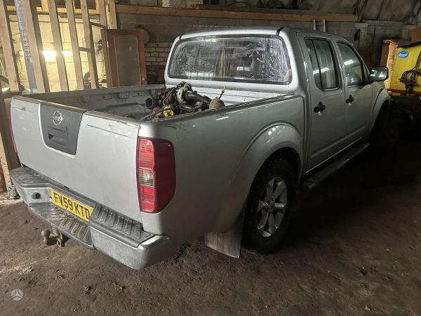 Grey Nissan Navara 2009 in Raseiniai, with an engine capacity of 2.50 L and mileage of 230 thousand km for 4200 €, photo 5 on AUTOMOTO.COM.LV