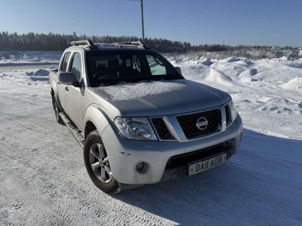 Pelēks Nissan Navara 2011 Viļņa, ar dzinēja tilpumu 2.50 L un nobraukumu 221 tūkst. km par 4900 €, foto 1 vietnē AUTOMOTO.COM.LV