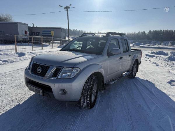 Pelēks Nissan Navara 2011 Viļņa, ar dzinēja tilpumu 2.50 L un nobraukumu 221 tūkst. km par 4900 €, foto 2 vietnē AUTOMOTO.COM.LV