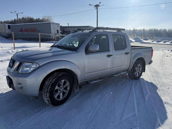 Pelēks Nissan Navara 2011 Viļņa, ar dzinēja tilpumu 2.50 L un nobraukumu 221 tūkst. km par 4900 €, foto 3 vietnē AUTOMOTO.COM.LV