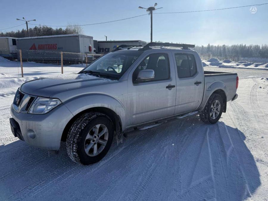 Pelēks Nissan Navara 2011 Viļņa, ar dzinēja tilpumu 2.50 L un nobraukumu 221 tūkst. km par 4900 €, foto 3 vietnē AUTOMOTO.COM.LV