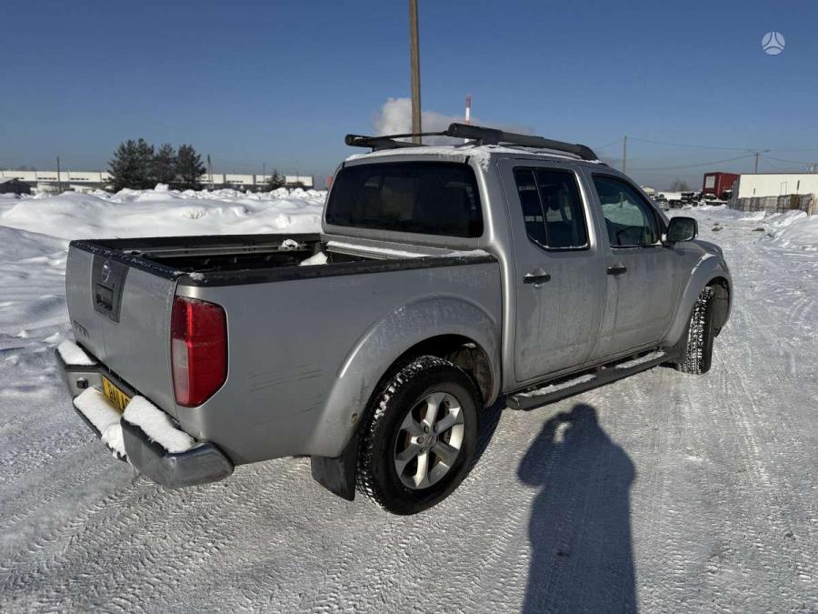 Pelēks Nissan Navara 2011 Viļņa, ar dzinēja tilpumu 2.50 L un nobraukumu 221 tūkst. km par 4900 €, foto 6 vietnē AUTOMOTO.COM.LV