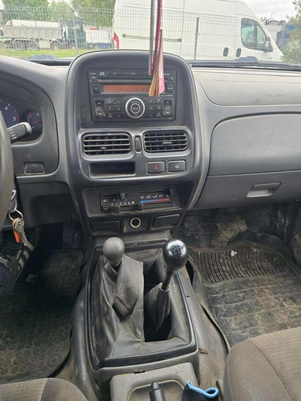 Pelēks Nissan Navara 2011 Viļņa, ar dzinēja tilpumu 2.49 L un nobraukumu 215 tūkst. km par 5000 €, foto 10 vietnē AUTOMOTO.COM.LV