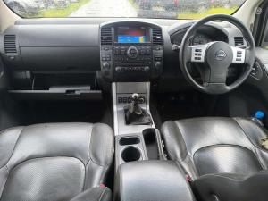 Pelēks Nissan Navara 2012 Kauņa, ar dzinēja tilpumu 2.50 L un nobraukumu 193 tūkst. km par 4500 €, foto 9 vietnē AUTOMOTO.COM.LV