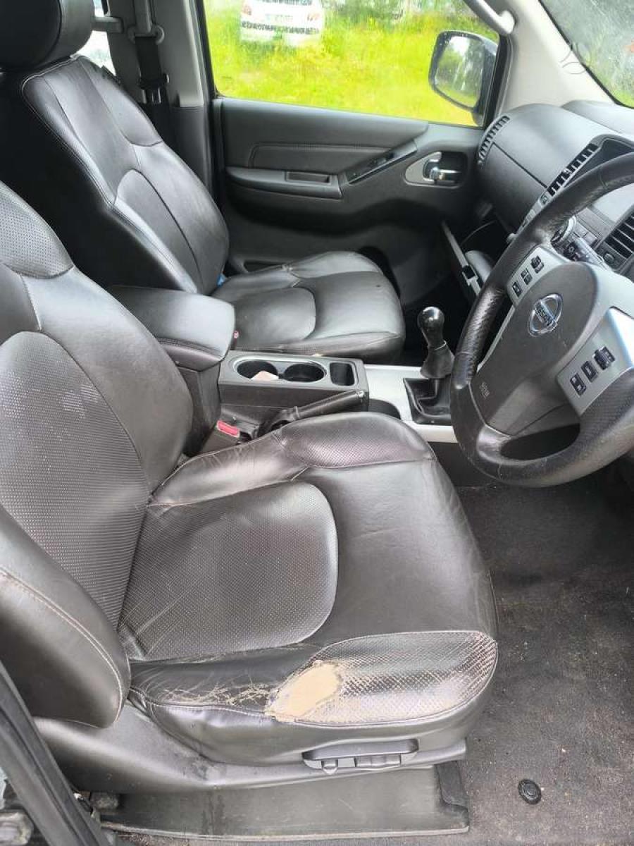Pelēks Nissan Navara 2012 Kauņa, ar dzinēja tilpumu 2.50 L un nobraukumu 193 tūkst. km par 4500 €, foto 12 vietnē AUTOMOTO.COM.LV