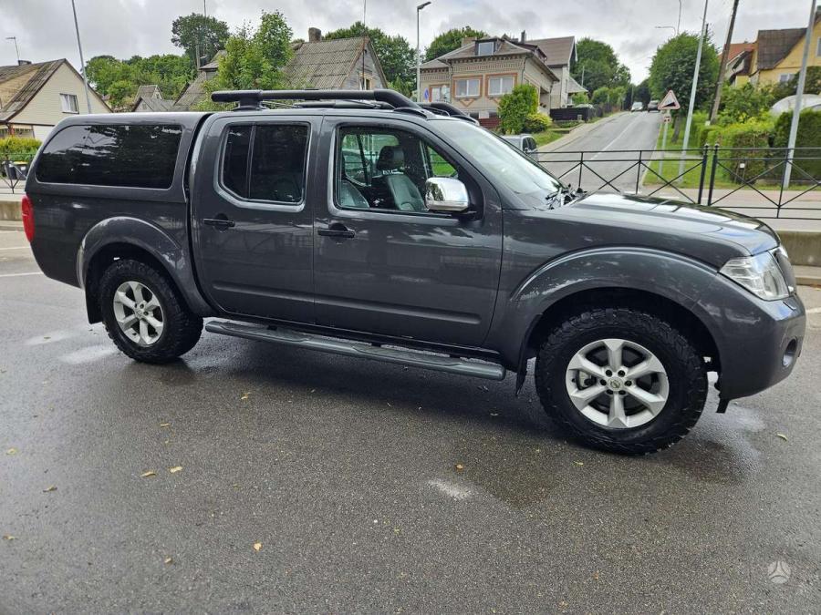 Grey Nissan Navara 2014 in Telschi, with an engine capacity of 2.50 L and mileage of 127 thousand km for 4800 €, photo 4 on AUTOMOTO.COM.LV