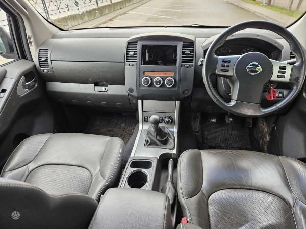 Grey Nissan Navara 2014 in Telschi, with an engine capacity of 2.50 L and mileage of 127 thousand km for 4800 €, photo 9 on AUTOMOTO.COM.LV