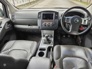 Grey Nissan Navara 2014 in Telschi, with an engine capacity of 2.50 L and mileage of 127 thousand km for 4800 €, photo 10 on AUTOMOTO.COM.LV