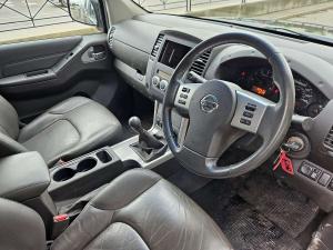 Grey Nissan Navara 2014 in Telschi, with an engine capacity of 2.50 L and mileage of 127 thousand km for 4800 €, photo 11 on AUTOMOTO.COM.LV
