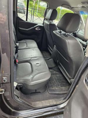 Grey Nissan Navara 2014 in Telschi, with an engine capacity of 2.50 L and mileage of 127 thousand km for 4800 €, photo 14 on AUTOMOTO.COM.LV