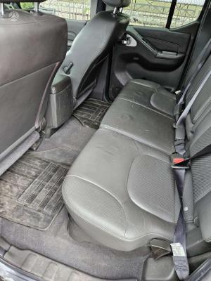 Grey Nissan Navara 2014 in Telschi, with an engine capacity of 2.50 L and mileage of 127 thousand km for 4800 €, photo 15 on AUTOMOTO.COM.LV