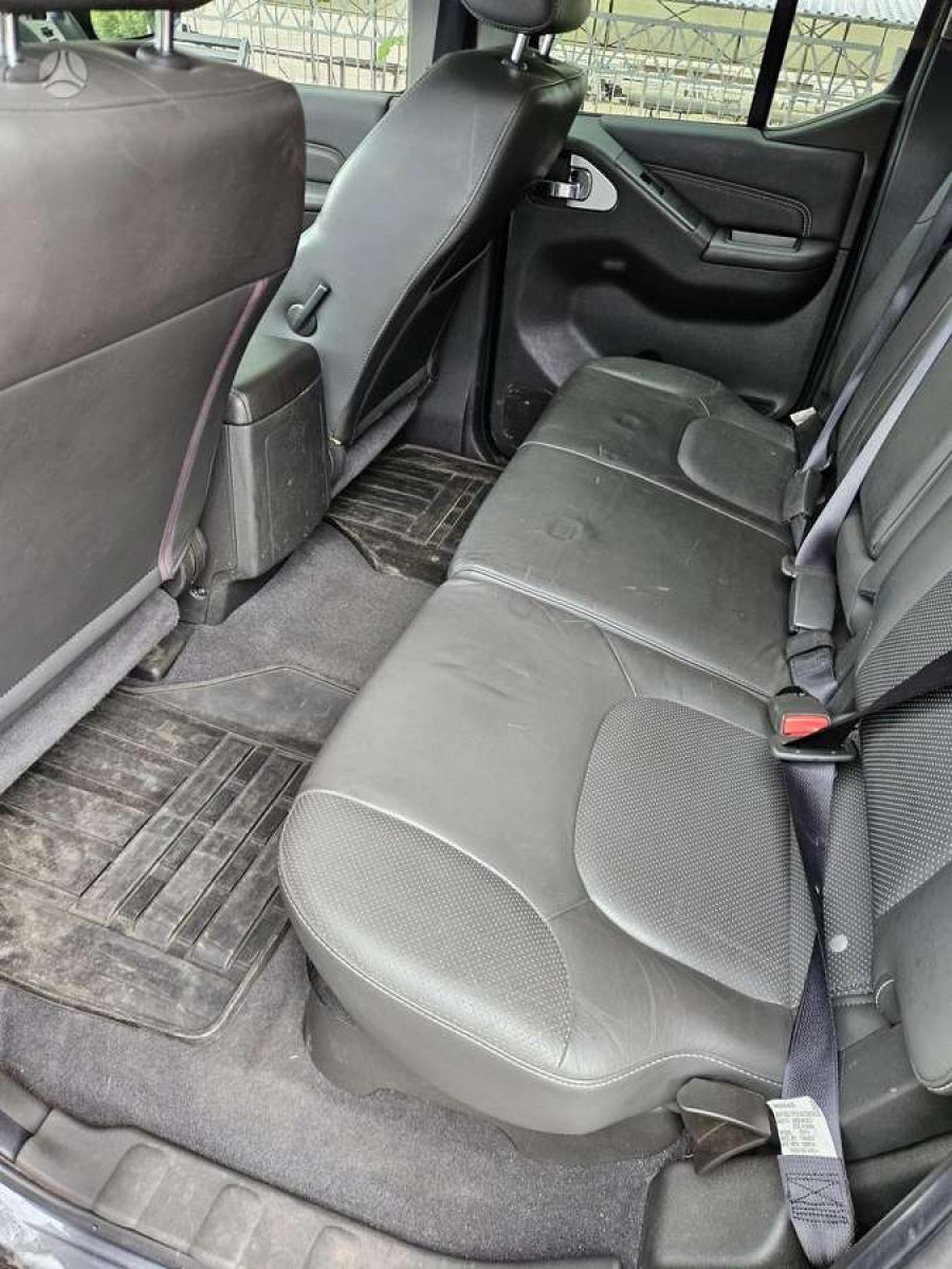 Grey Nissan Navara 2014 in Telschi, with an engine capacity of 2.50 L and mileage of 127 thousand km for 4800 €, photo 15 on AUTOMOTO.COM.LV