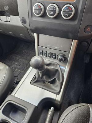 Grey Nissan Navara 2014 in Telschi, with an engine capacity of 2.50 L and mileage of 127 thousand km for 4800 €, photo 16 on AUTOMOTO.COM.LV