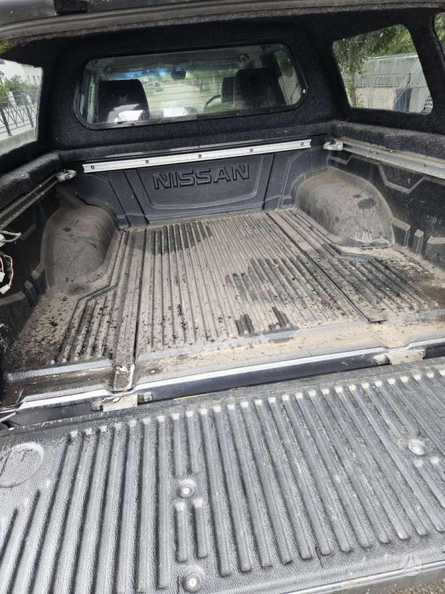 Grey Nissan Navara 2014 in Telschi, with an engine capacity of 2.50 L and mileage of 127 thousand km for 4800 €, photo 18 on AUTOMOTO.COM.LV