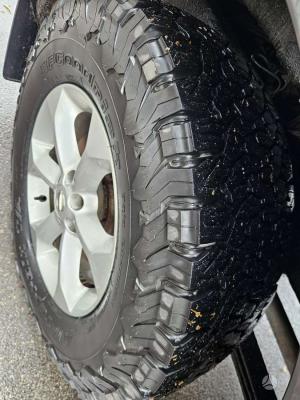 Grey Nissan Navara 2014 in Telschi, with an engine capacity of 2.50 L and mileage of 127 thousand km for 4800 €, photo 22 on AUTOMOTO.COM.LV