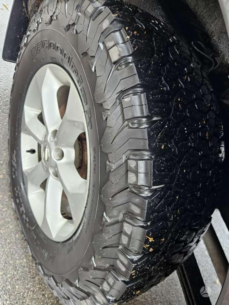 Grey Nissan Navara 2014 in Telschi, with an engine capacity of 2.50 L and mileage of 127 thousand km for 4800 €, photo 22 on AUTOMOTO.COM.LV