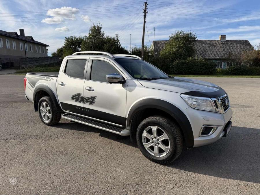 Grey Nissan Navara 2016 in Skaudvile, with an engine capacity of 2.30 L and mileage of 319 thousand km for 10900 €, photo 3 on AUTOMOTO.COM.LV