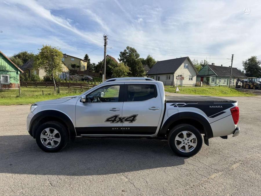 Grey Nissan Navara 2016 in Skaudvile, with an engine capacity of 2.30 L and mileage of 319 thousand km for 10900 €, photo 4 on AUTOMOTO.COM.LV