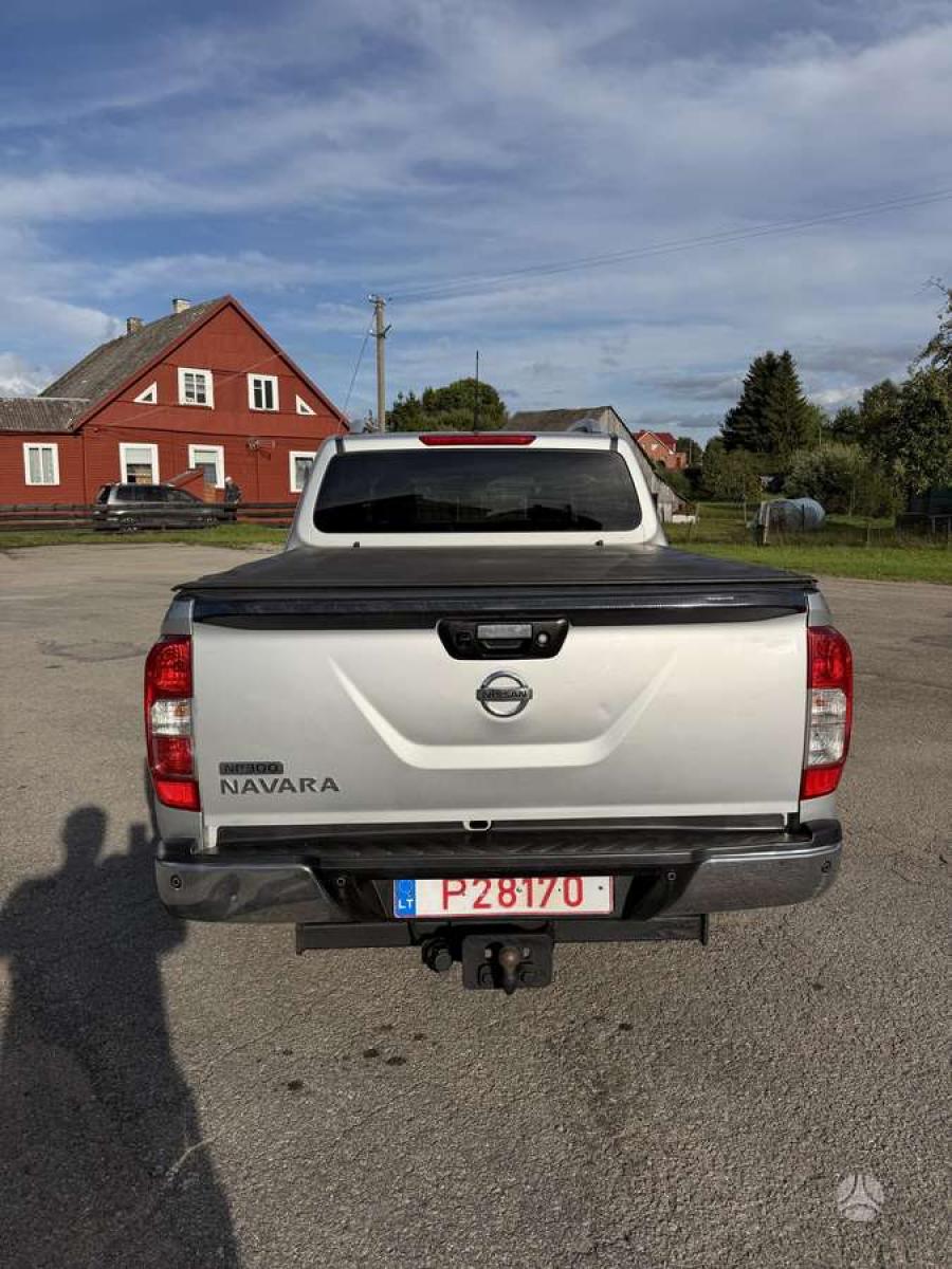 Grey Nissan Navara 2016 in Skaudvile, with an engine capacity of 2.30 L and mileage of 319 thousand km for 10900 €, photo 8 on AUTOMOTO.COM.LV