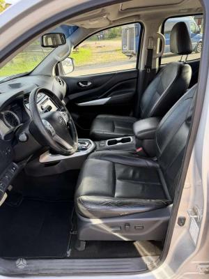 Grey Nissan Navara 2016 in Skaudvile, with an engine capacity of 2.30 L and mileage of 319 thousand km for 10900 €, photo 10 on AUTOMOTO.COM.LV