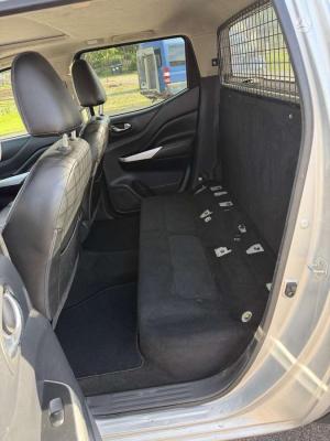 Grey Nissan Navara 2016 in Skaudvile, with an engine capacity of 2.30 L and mileage of 319 thousand km for 10900 €, photo 12 on AUTOMOTO.COM.LV
