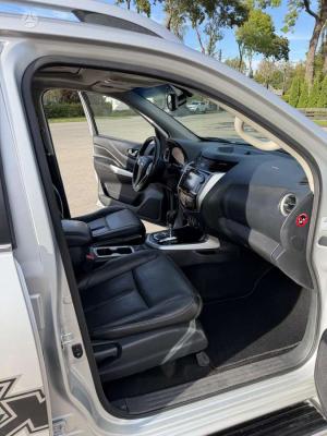 Grey Nissan Navara 2016 in Skaudvile, with an engine capacity of 2.30 L and mileage of 319 thousand km for 10900 €, photo 13 on AUTOMOTO.COM.LV
