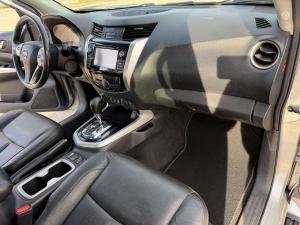 Grey Nissan Navara 2016 in Skaudvile, with an engine capacity of 2.30 L and mileage of 319 thousand km for 10900 €, photo 14 on AUTOMOTO.COM.LV