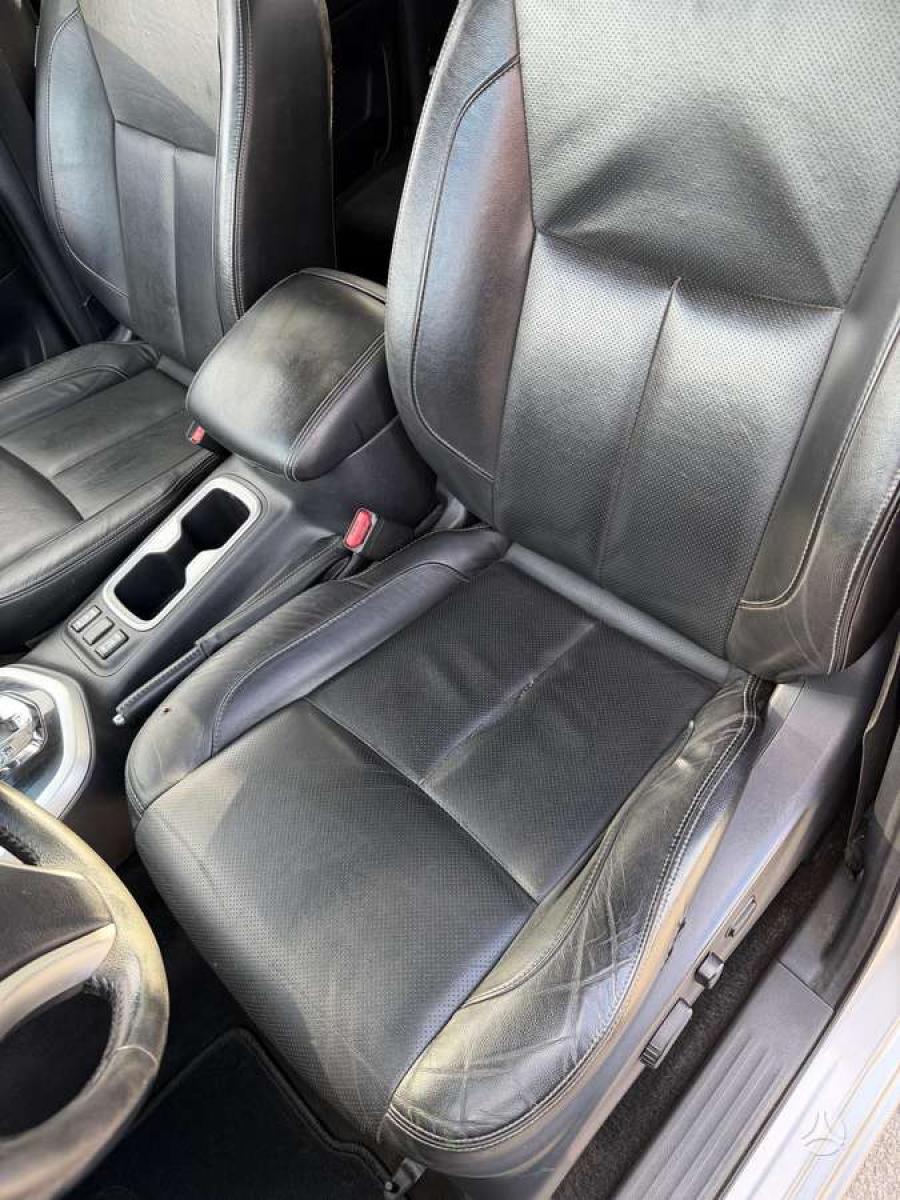 Grey Nissan Navara 2016 in Skaudvile, with an engine capacity of 2.30 L and mileage of 319 thousand km for 10900 €, photo 17 on AUTOMOTO.COM.LV
