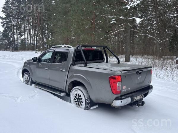 Grey Nissan Navara 2017 in Talsi, with an engine capacity of 2.30 L and mileage of 216 thousand km for 14500 €, photo 5 on AUTOMOTO.COM.LV