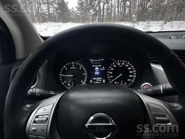 Grey Nissan Navara 2017 in Talsi, with an engine capacity of 2.30 L and mileage of 216 thousand km for 14500 €, photo 8 on AUTOMOTO.COM.LV