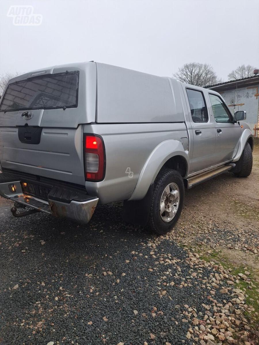 Nissan Navara 2003 in Jelgava, with an engine capacity of 2.50 L and mileage of 315 thousand km for 4200 €, photo 2 on AUTOMOTO.COM.LV
