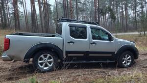 Nissan Navara 2006 in Riga, with an engine capacity of 2.50 L and mileage of 296 thousand km for 5950 €, photo 9 on AUTOMOTO.COM.LV