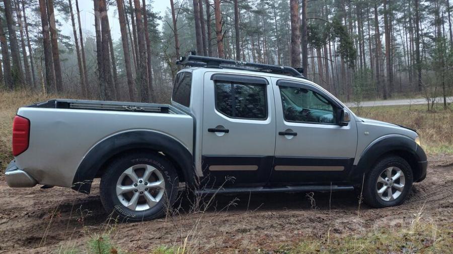 Nissan Navara 2006 in Riga, with an engine capacity of 2.50 L and mileage of 296 thousand km for 5950 €, photo 9 on AUTOMOTO.COM.LV