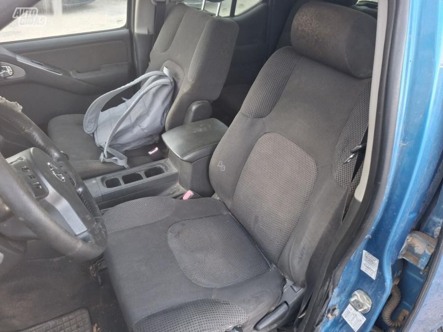 Nissan Navara 2007 in Utena, with an engine capacity of 2.50 L and mileage of 400 thousand km for 3700 €, photo 8 on AUTOMOTO.COM.LV