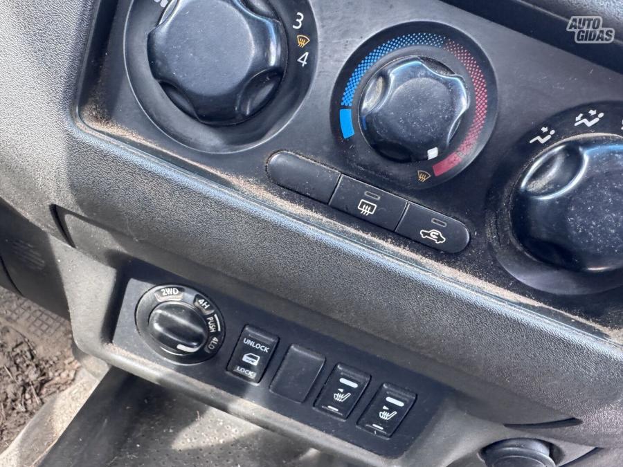 Nissan Navara 2008 Šauļi, ar dzinēja tilpumu 2.50 L un nobraukumu 111 tūkst. km par 2350 €, foto 7 vietnē AUTOMOTO.COM.LV