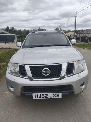 Nissan Navara 2012 in Panevezys, with an engine capacity of 2.50 L and mileage of 157 thousand km for 4555 €, photo 3 on AUTOMOTO.COM.LV