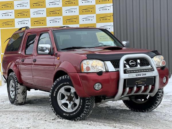 Red Nissan Navara 2004 in Siauliai, with an engine capacity of 2.50 L and mileage of 299 thousand km for 5600 €, photo 2 on AUTOMOTO.COM.LV